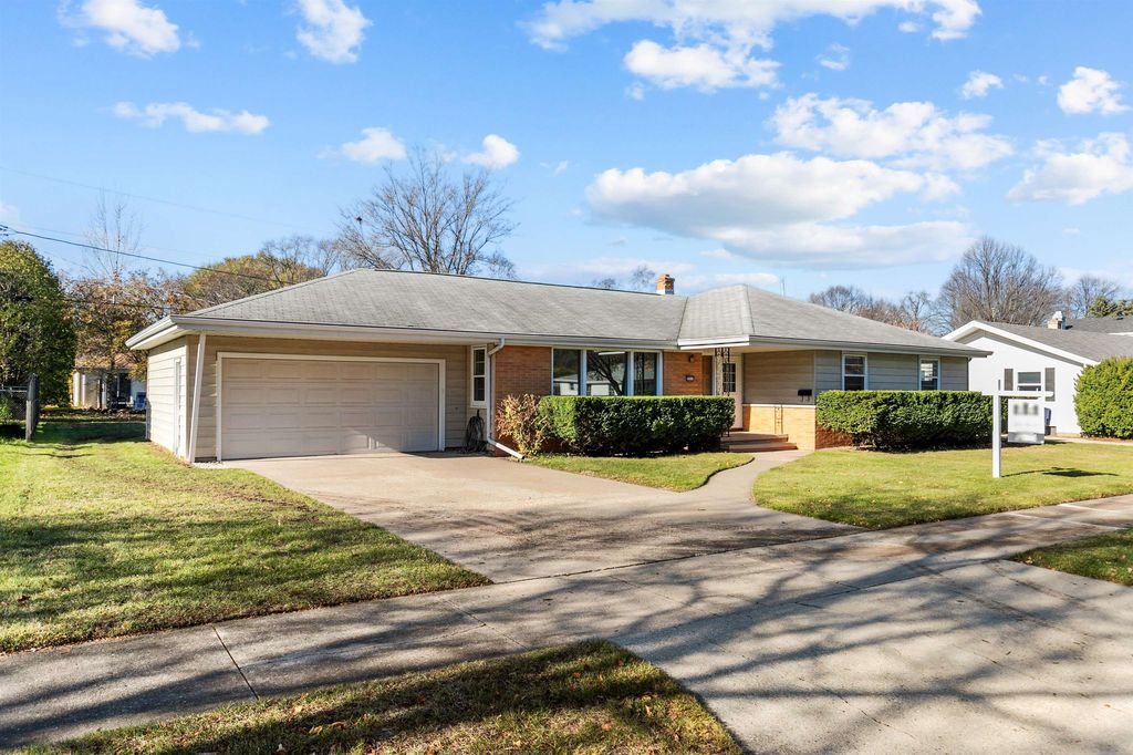 2311 S East St, Appleton, WI 54915 - See Est. Value, Schools & More