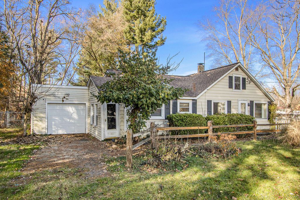 430 S Clark St, Centreville, MI 49032 - See Est. Value, Schools & More