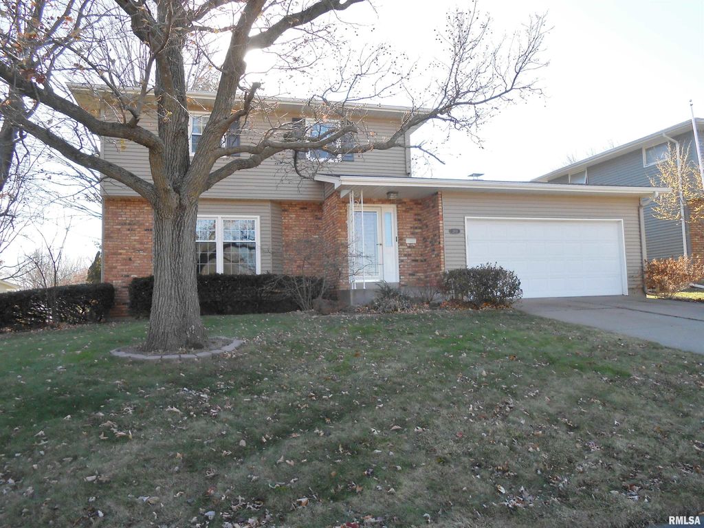 2601 W 35th St, Davenport, IA 52806 - See Est. Value, Schools & More
