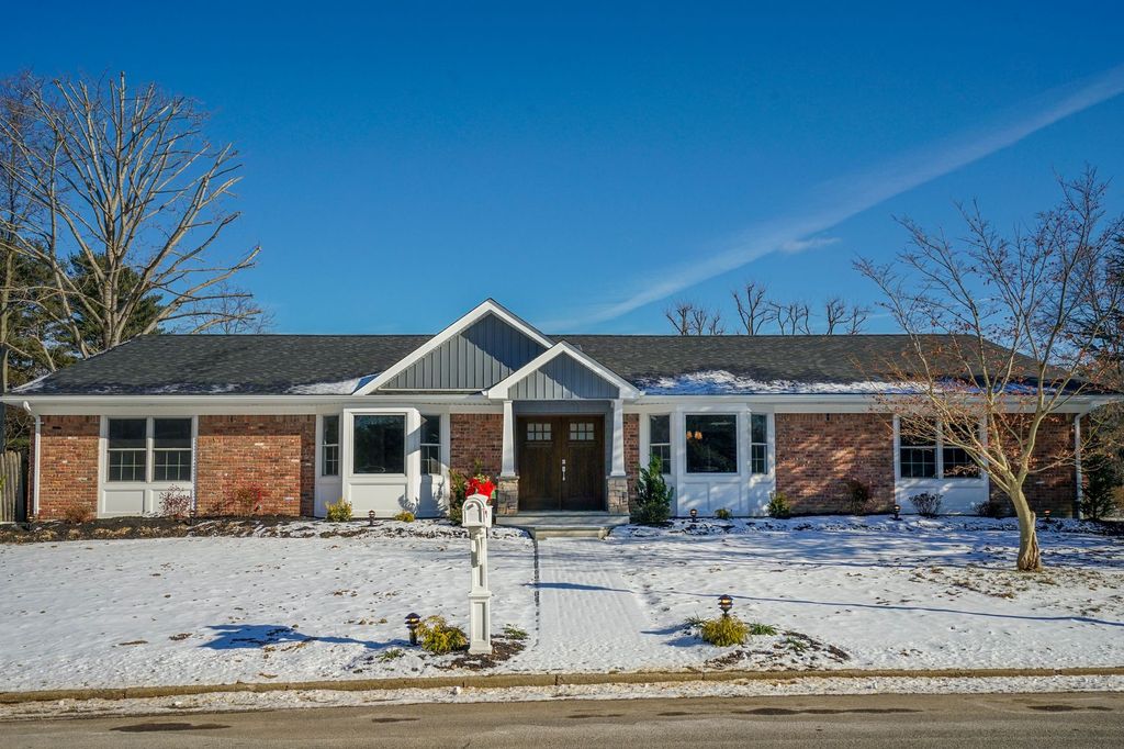 4 Makanna Dr, Huntington, NY 11743 - See Est. Value, Schools & More