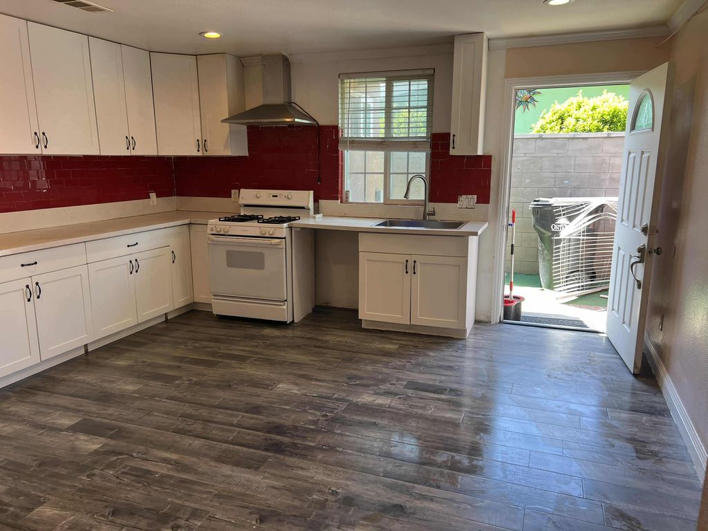 950 E G St, Ontario, CA 91764 - See Est. Value, Schools & More