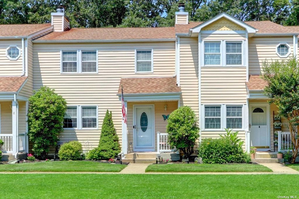 7 Taylor Commons UNIT 7, Yaphank, NY 11980 | Trulia