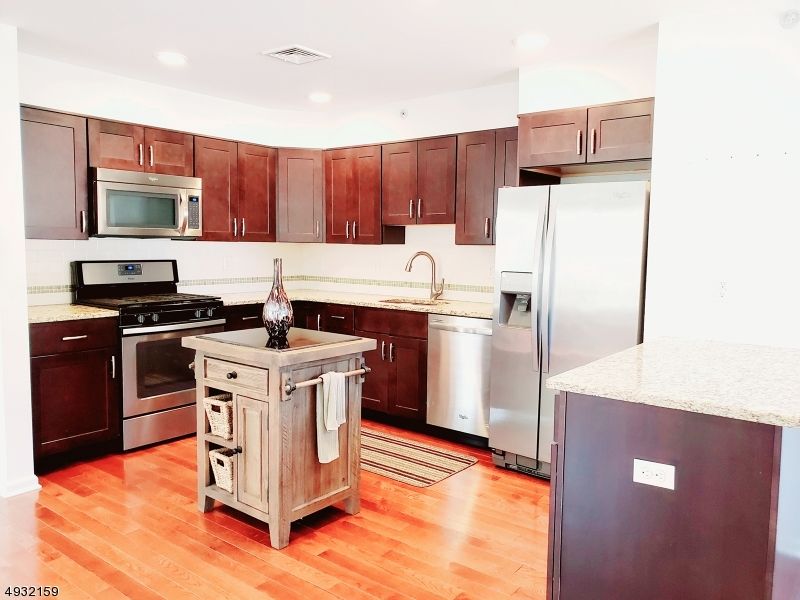 652 Main Rd, Towaco, NJ 07082 - See Est. Value, Schools & More