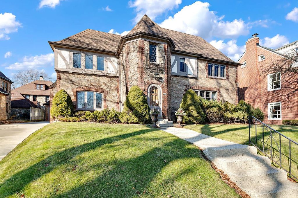 2913 North Lake DRIVE #1, Milwaukee, WI 53211 - See Est. Value, Schools ...