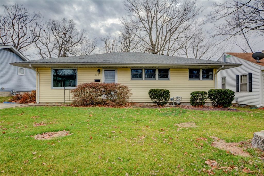 2231 Ramsey Dr, Decatur, IL 62526 - See Est. Value, Schools & More
