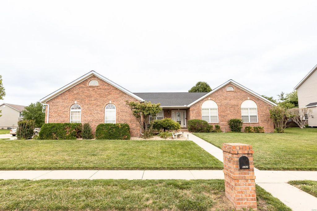 4367 Redfield Dr, Swansea, IL 62226 - See Est. Value, Schools & More