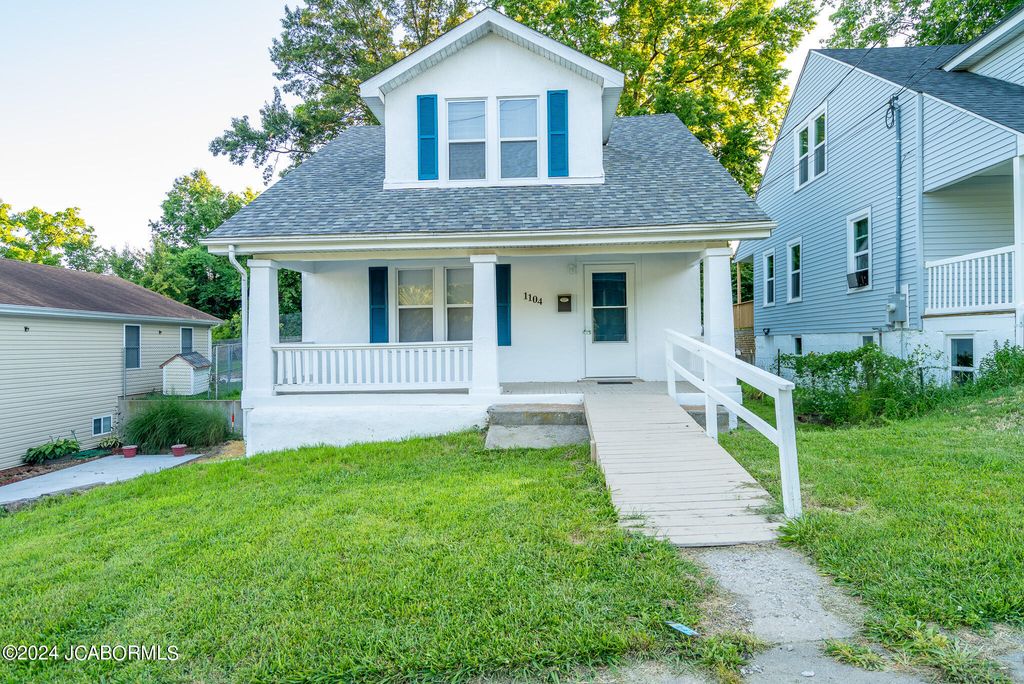 1104 E Atchison St, Jefferson City, MO 65101 | MLS# 10068076 | Trulia