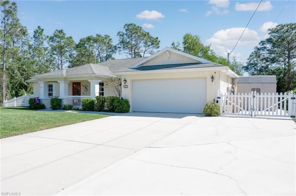 733 Fuller Ave S, Lehigh Acres, FL 33974 - See Est. Value, Schools & More