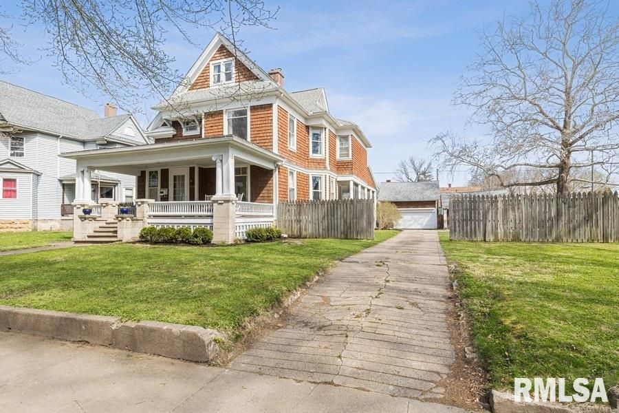 628 5th Ave S, Clinton, IA 52732 - See Est. Value, Schools & More