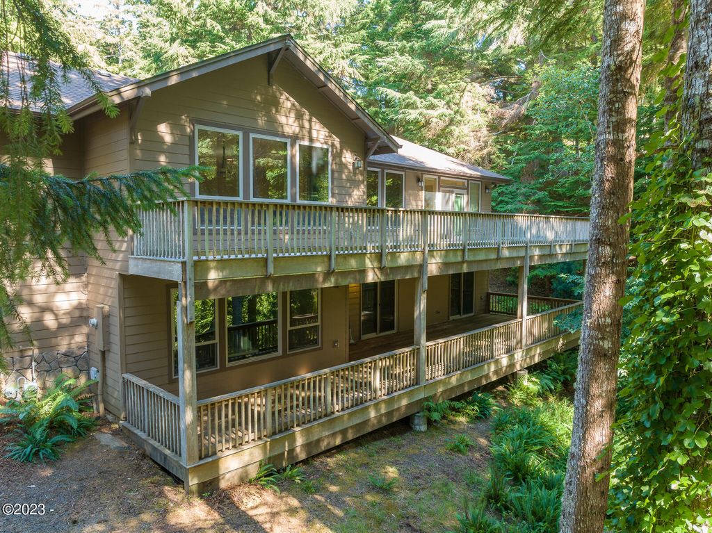 429 Woodview Ln, Gleneden Beach, OR 97388 - See Est. Value, Schools & More
