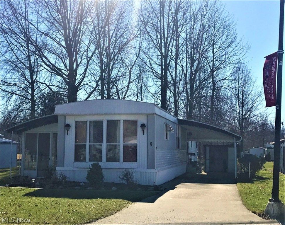 9 Parkway Dr, Olmsted Falls, OH 44138 - See Est. Value, Schools & More