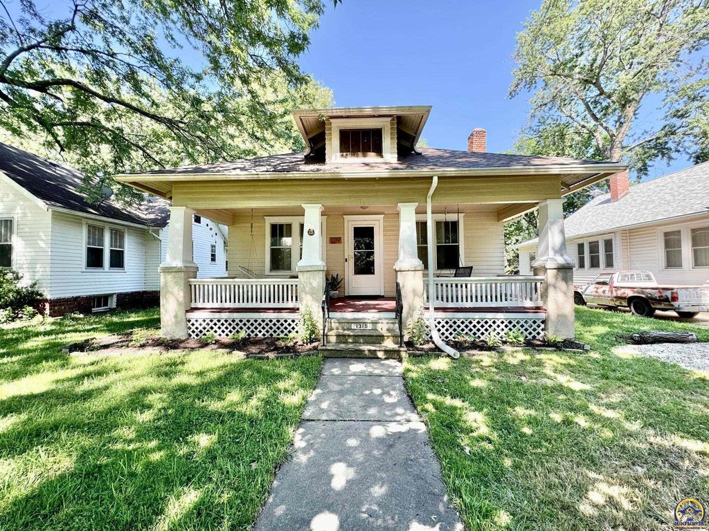 1319 SW Plass Ave, Topeka, KS 66604 - See Est. Value, Schools & More