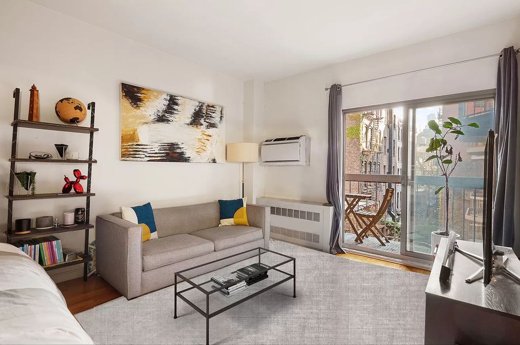 184 Thompson St #2V, New York, NY 10012 | MLS# 1715781 | Trulia