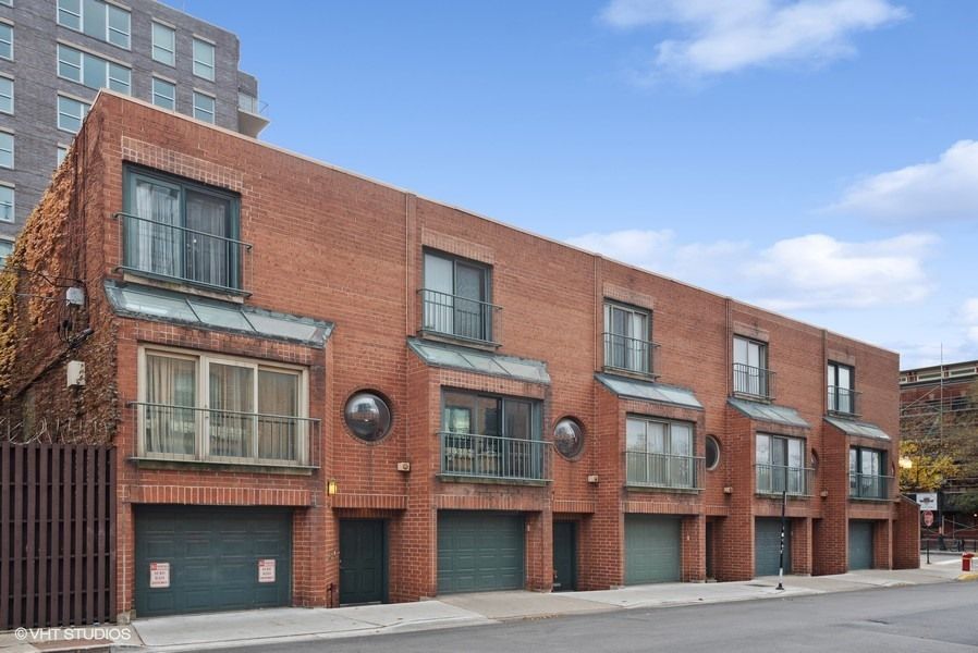 165 W Goethe St, Chicago, IL 60610 | MLS# 11939125 | Trulia