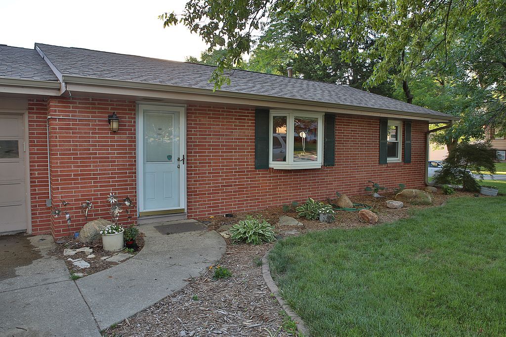 3938 E 42nd St, Des Moines, IA 50317 - See Est. Value, Schools & More