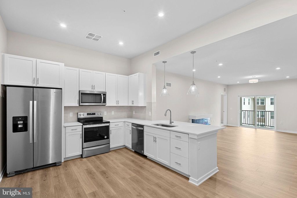 750 Mount Airy Ter NE #403B, Leesburg, VA 20176 | MLS# VALO2112922 | Trulia