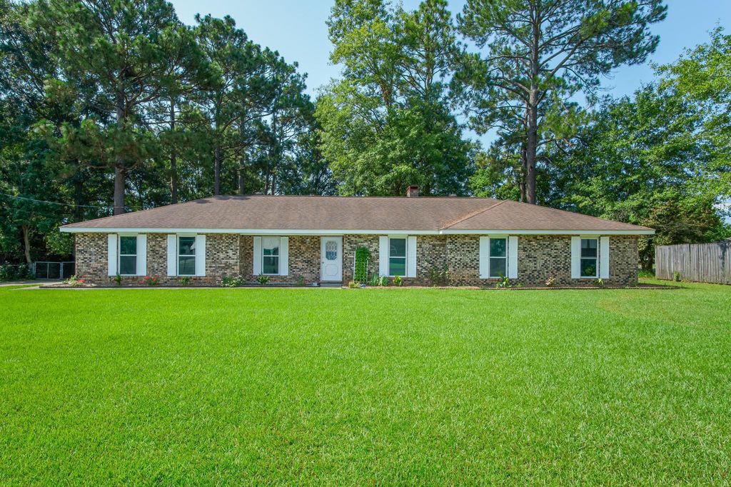 106 Robin Hood Dr, Petal, MS 39465 - See Est. Value, Schools & More
