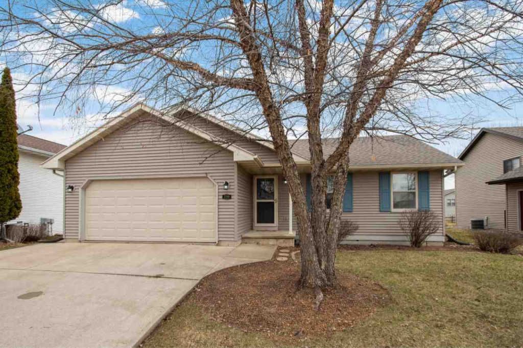 1290 Wheatfield Way, Oshkosh, WI 54904 - See Est. Value, Schools & More