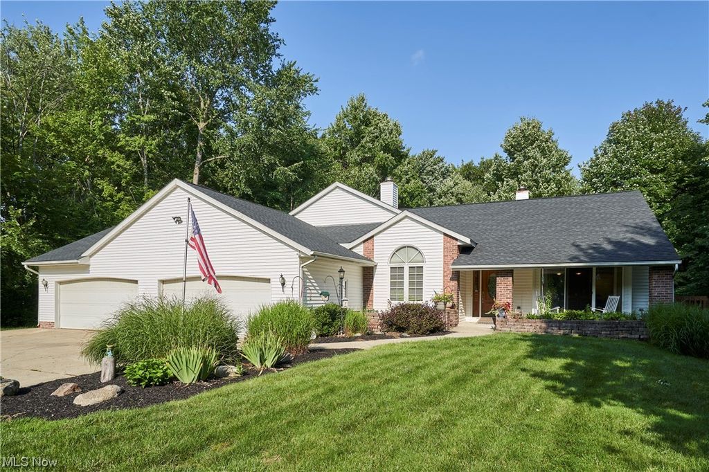 8791 Auburn Rd, Chardon, OH 44024 - See Est. Value, Schools & More
