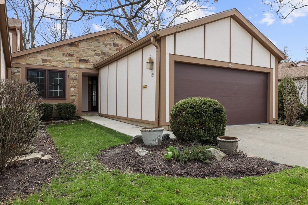 1134 Oakview Dr #A, Wheaton, IL 60187 - See Est. Value, Schools & More
