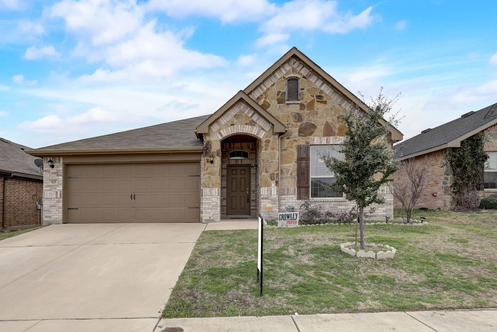 425 Nuffield Ln, Crowley, TX 76036 - See Est. Value, Schools & More