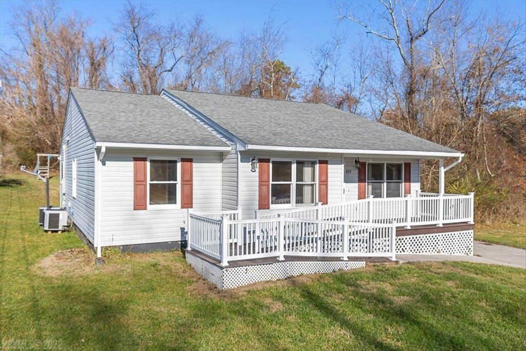 819 17th St, Radford, VA 24141 - See Est. Value, Schools & More
