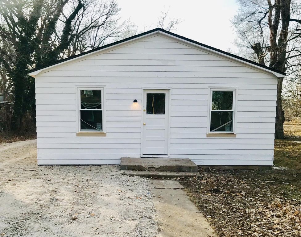 318 S 3rd St, Lindsborg, KS 67456 - See Est. Value, Schools & More