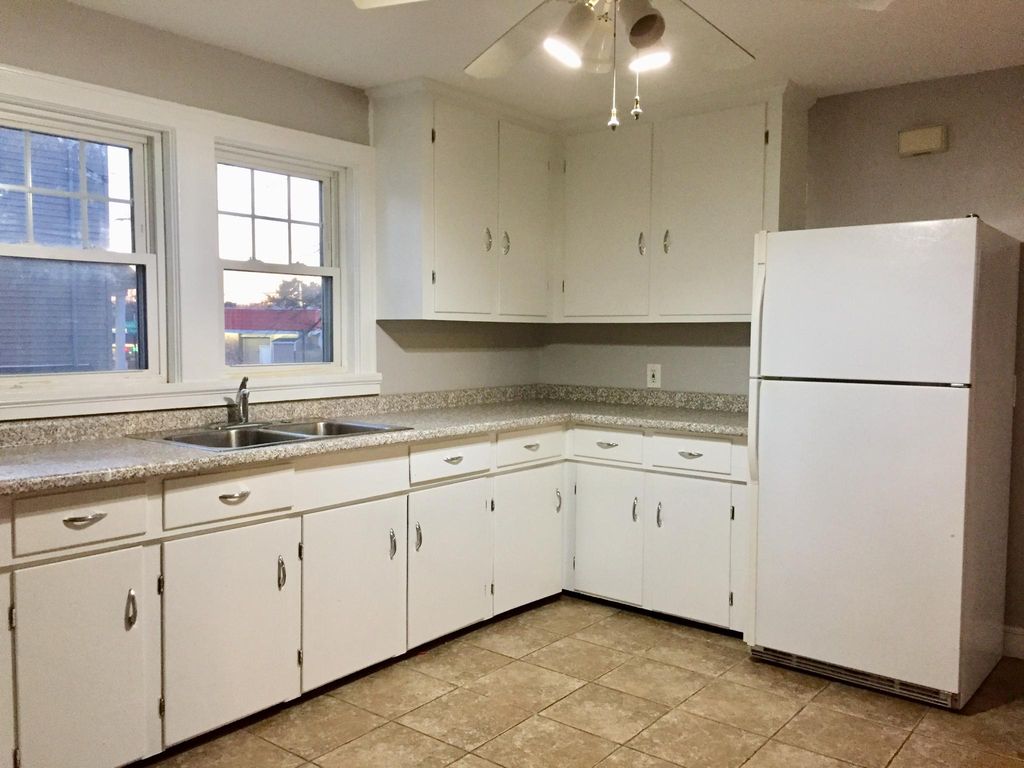 144 S Maple St #1, Manchester, NH 03103 - Trulia | Trulia