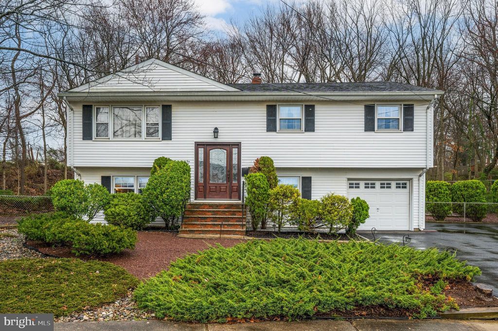 10 Kim Ann Pl, Parlin, NJ 08859 - See Est. Value, Schools & More
