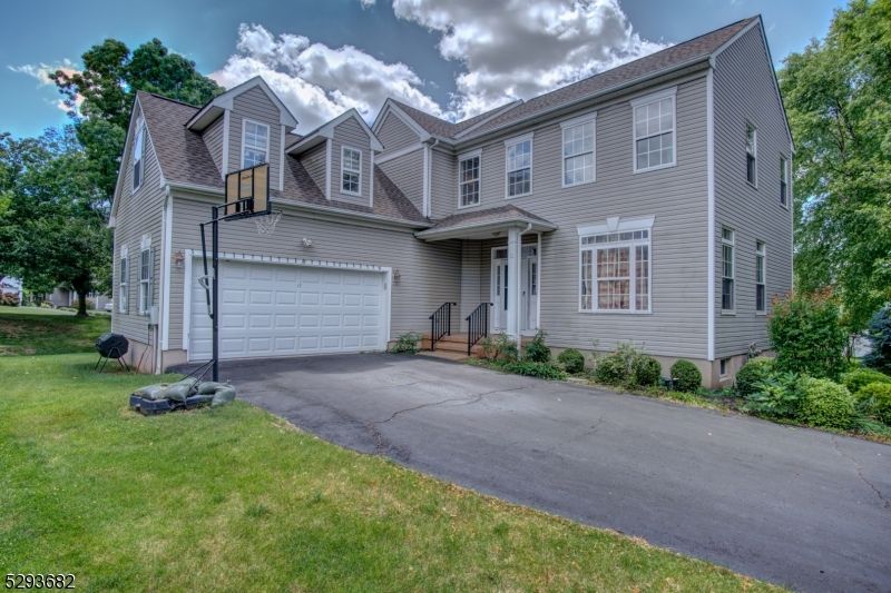 17 Hansom Rd, Basking Ridge, NJ 07920 - See Est. Value, Schools & More