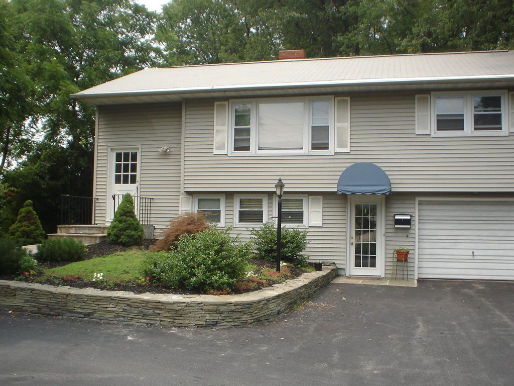 883 Main St, Fishkill, NY 12524 - See Est. Value, Schools & More