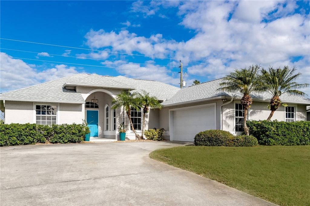 322 Main St, Sebastian, FL 32958 - See Est. Value, Schools & More