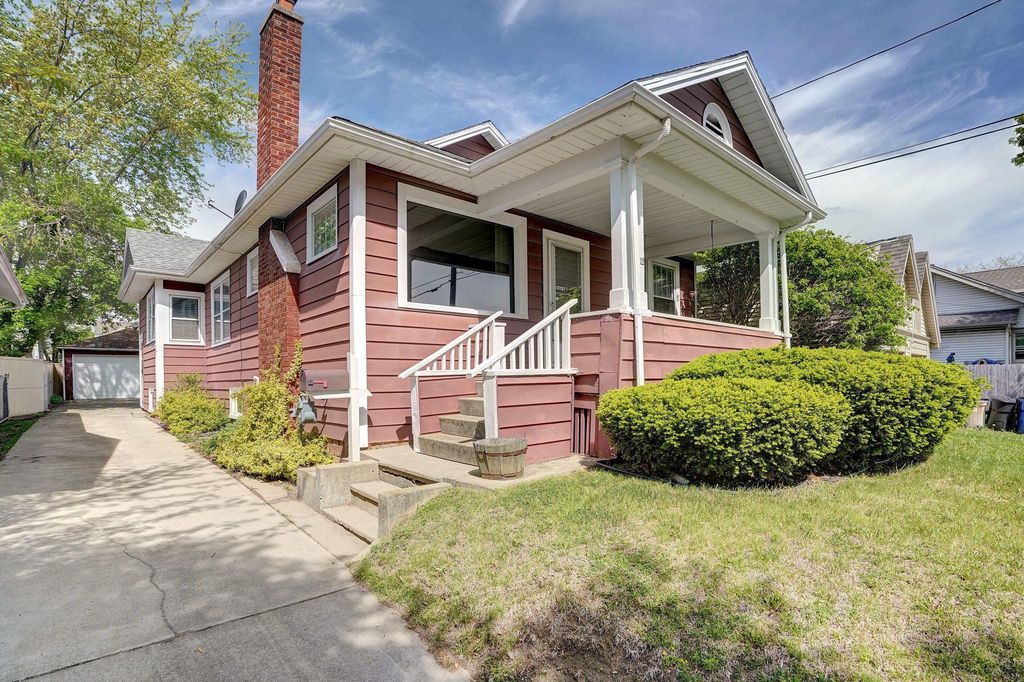 1112 W Lawn Ave, Racine, WI 53405 - See Est. Value, Schools & More