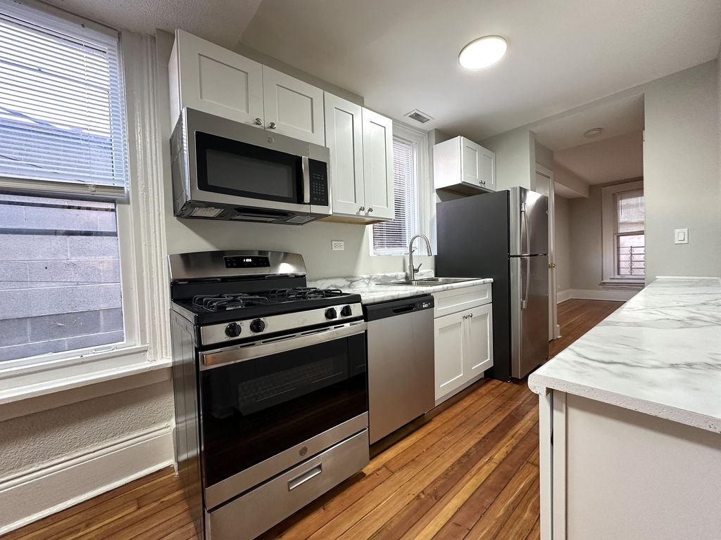 2052 N Dayton St #6105634, Chicago, IL 60614 - See Est. Value, Schools ...