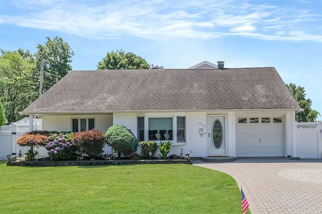 3732 Fiddler Lane, Bethpage, NY 11714 | Trulia
