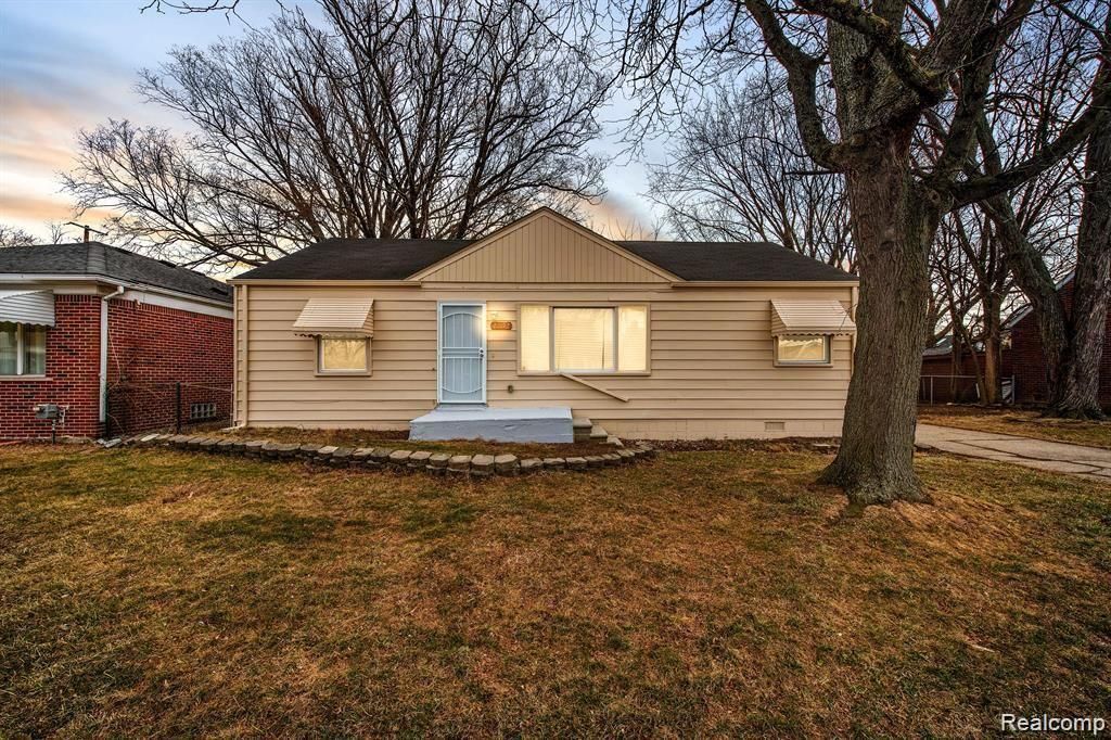 22142 David Ave, Eastpointe, MI 48021 - See Est. Value, Schools & More