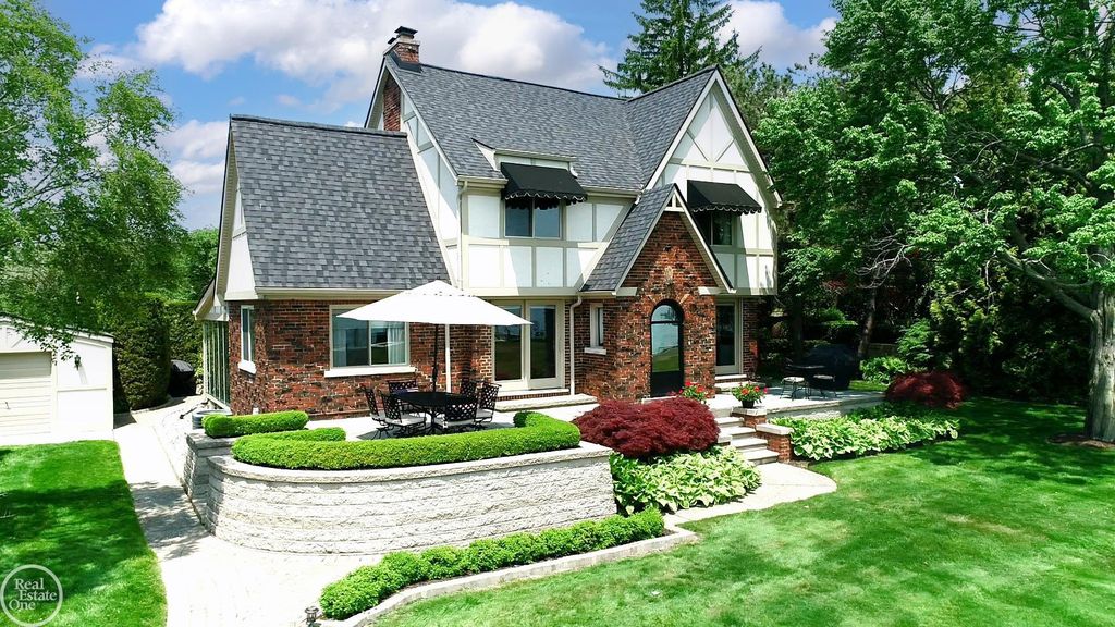 48996 Point Lakeview Dr, Chesterfield, MI 48047 - See Est. Value ...