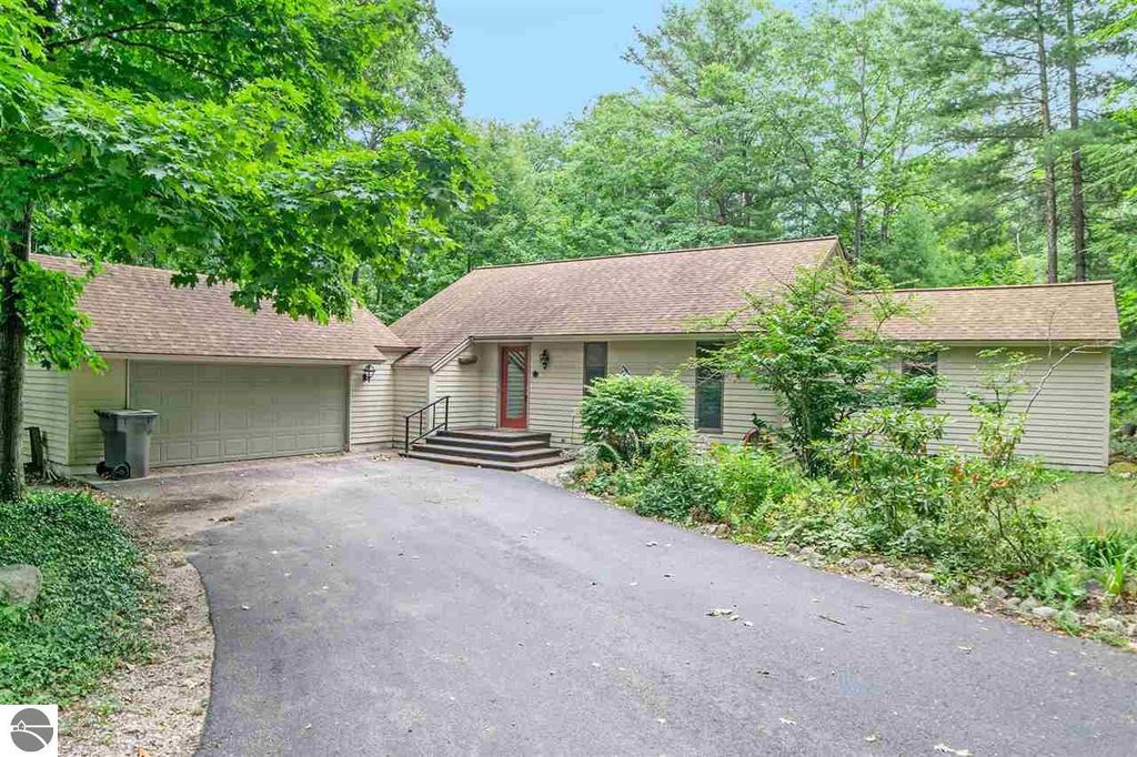 4026 Oxford Dr, Leland, MI 49654 - See Est. Value, Schools & More