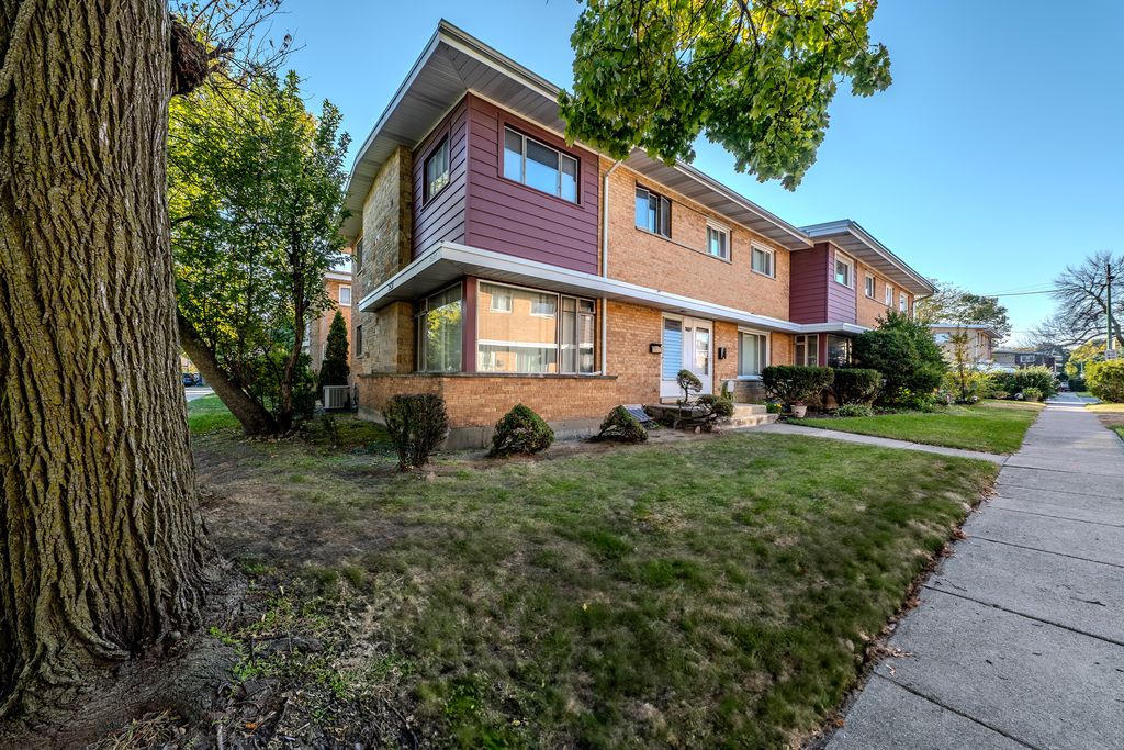 2531 W Howard St #AA, Chicago, IL 60645 - See Est. Value, Schools & More