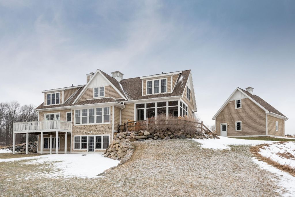 2593 W Lakeland Dr, Berrien Springs, MI 49103 - See Est. Value, Schools & More