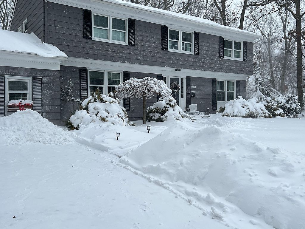 749 Nut Swamp Rd, Red Bank, NJ 07701 - See Est. Value, Schools & More