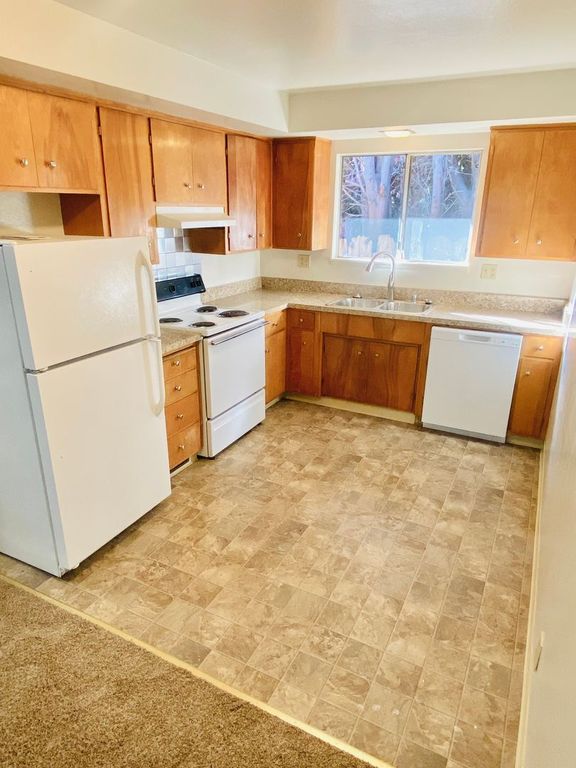 1544 Laburnum Ave #9, Chico, CA 95926 - See Est. Value, Schools & More