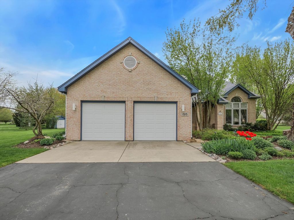 1515 Pine St, Spring Grove, IL 60081 - See Est. Value, Schools & More