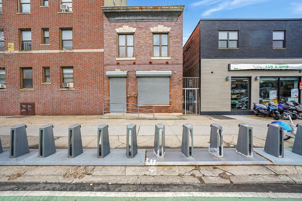 3005 31st Avenue, Astoria, NY 11106 - See Est. Value, Schools & More
