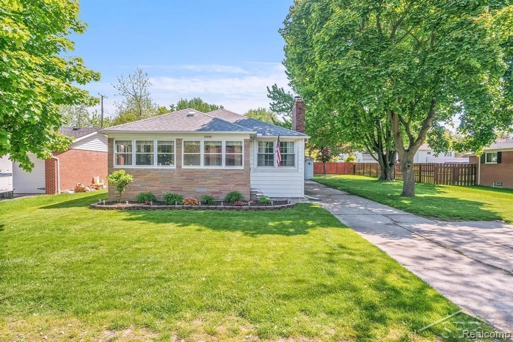 27076 Ford, Flat Rock, MI 48134 - See Est. Value, Schools & More