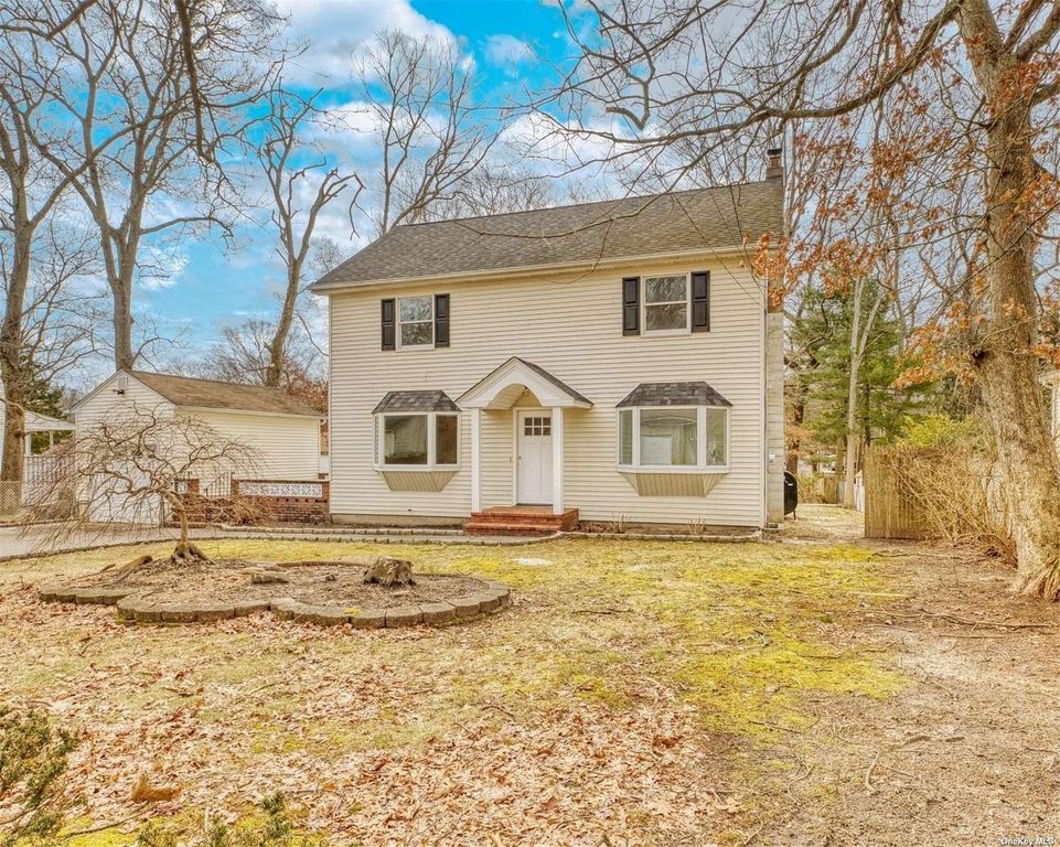 10 Poinsetta Avenue, Middle Island, NY 11953 | Trulia