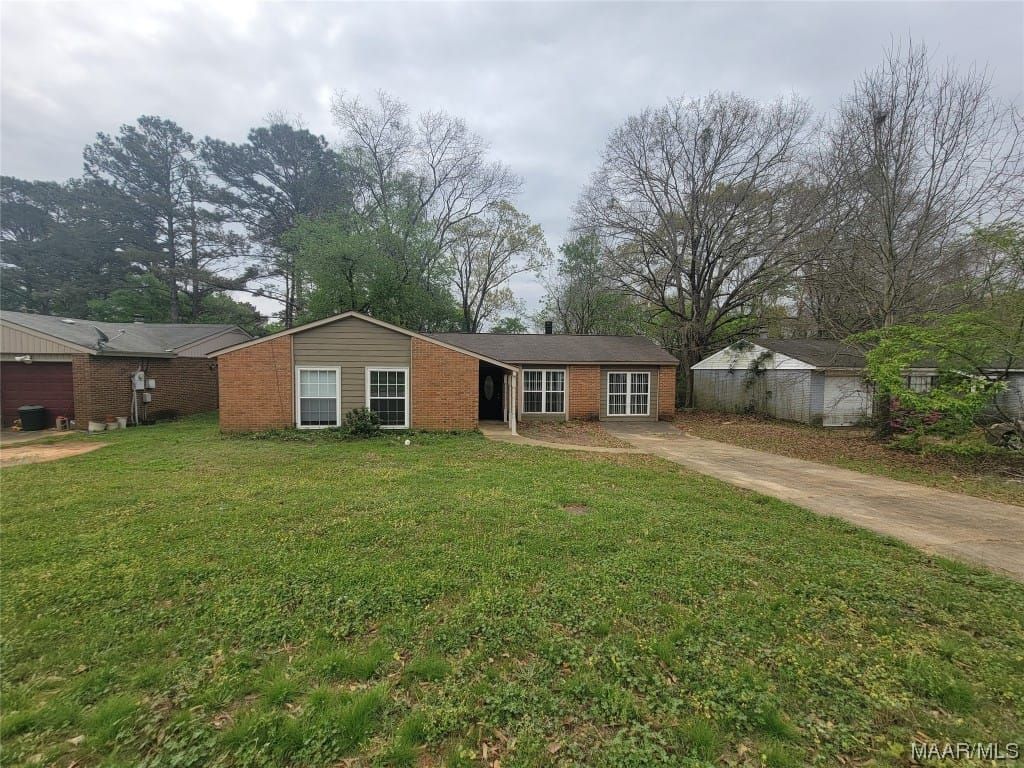 33 Pinewood Dr, Millbrook, AL 36054 - See Est. Value, Schools & More