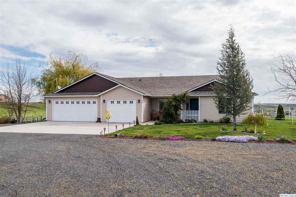 300 Hill Dr, Eltopia, WA 99330 - See Est. Value, Schools & More
