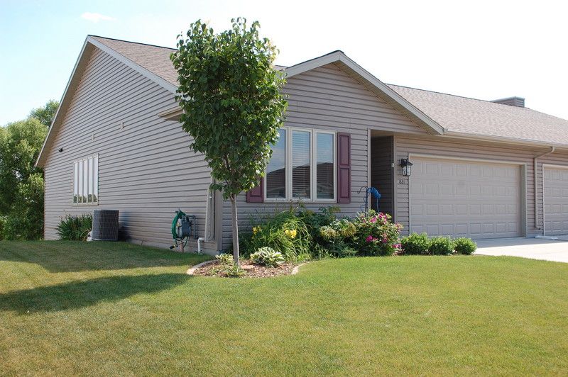 821 Ethan Allen Dr, Howards Grove, WI 53083 - See Est. Value, Schools & More