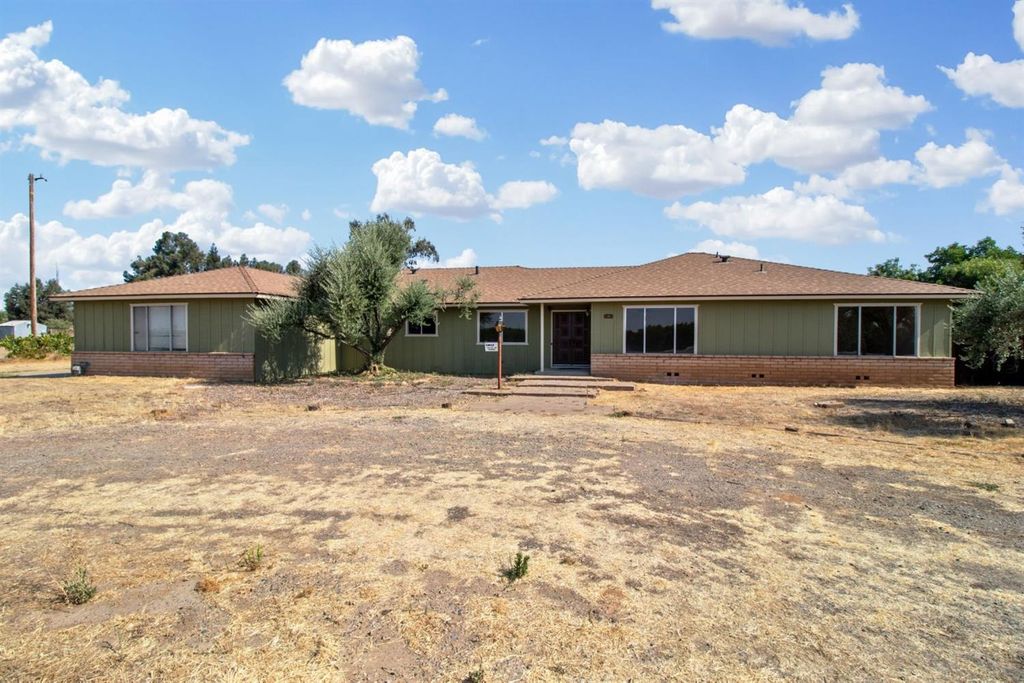 21616 E Floral Ave, Reedley, CA 93654 - See Est. Value, Schools & More